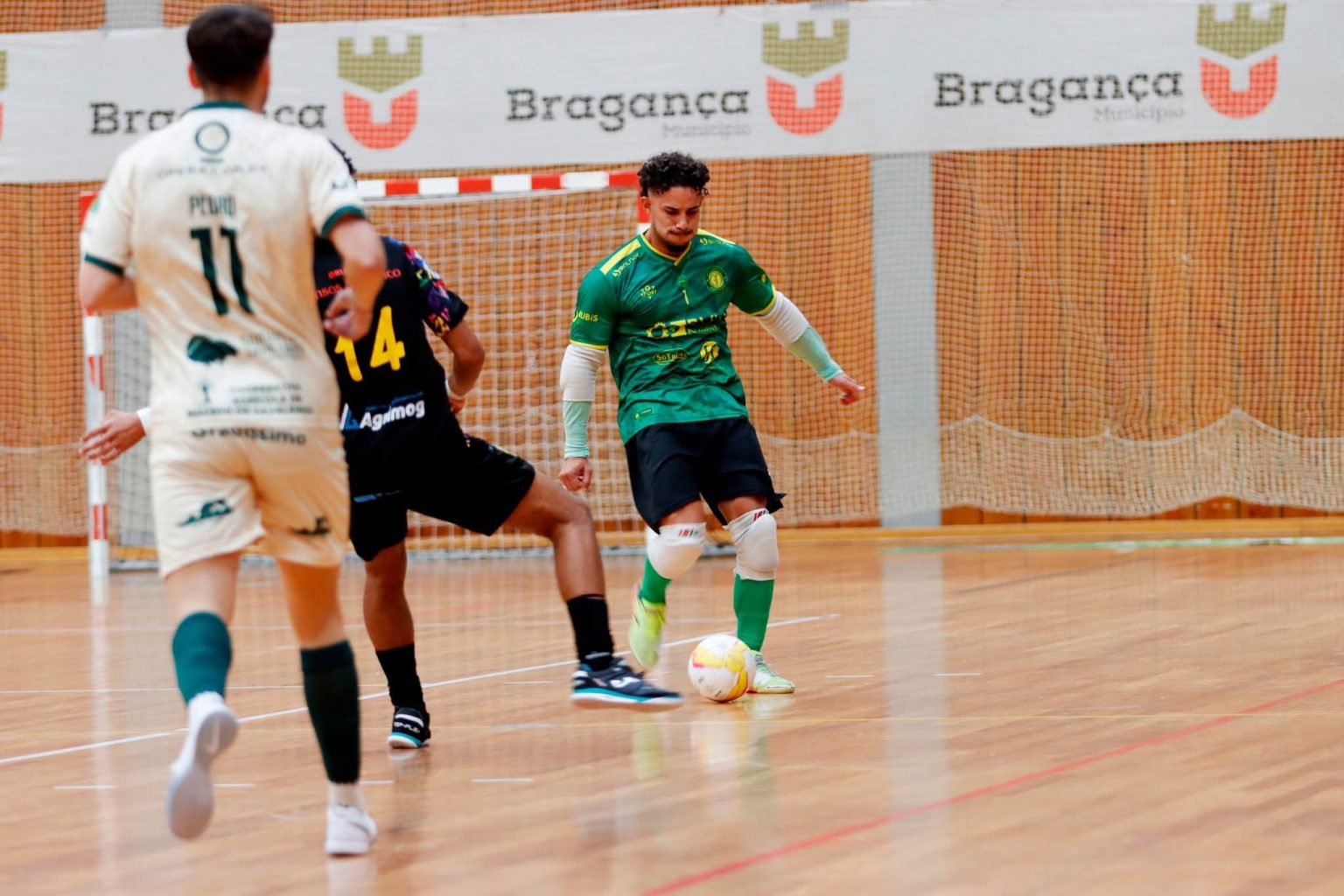 Grupo Desportivo Macedense recebe Amigos Abeira Douro – RÁDIO ONDA ...